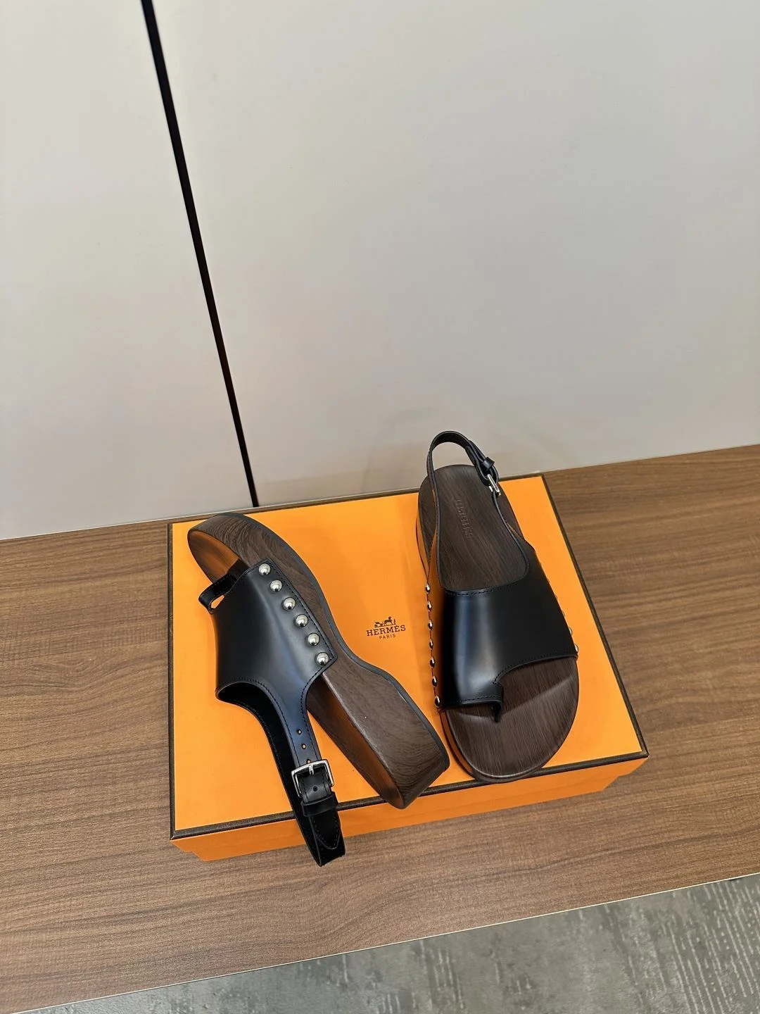 Brand-authenticated Hermes Sandals