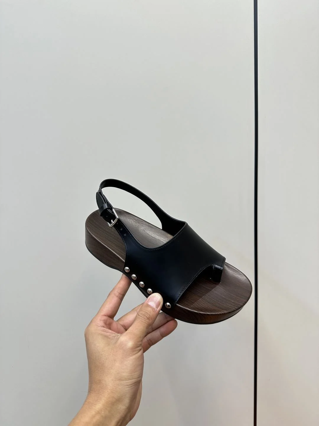 Brand-authenticated Hermes Sandals