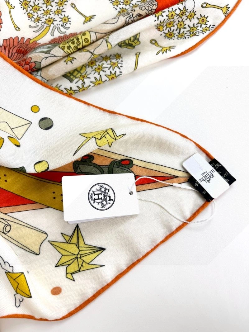 Indistinguishable Hermes Scarf