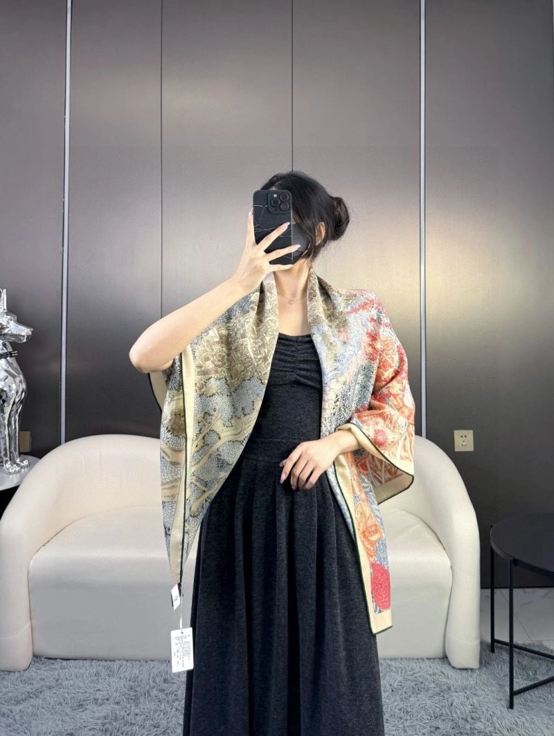 Low-cost Hermes Scarf
