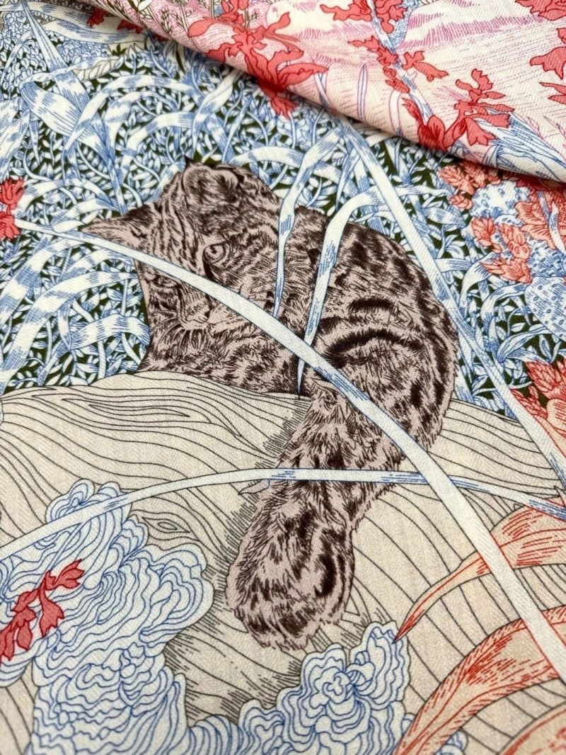 Low-cost Hermes Scarf