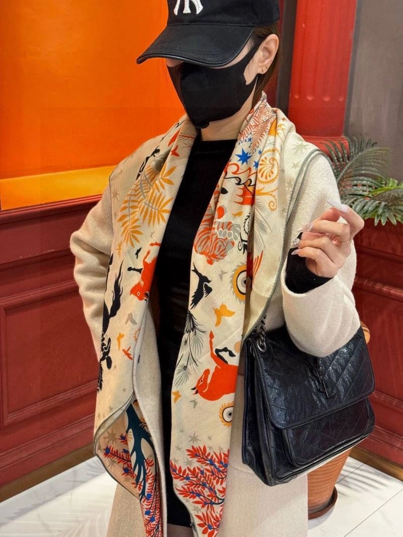 Top mirror Hermes Scarf