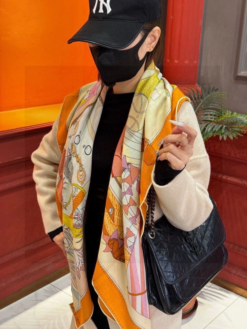 Top mirror Hermes Scarf