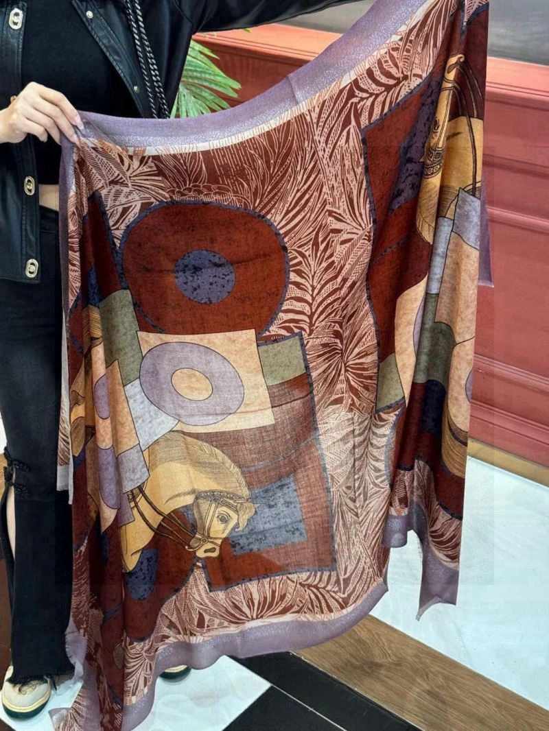 Brand-authenticated Hermes Scarf