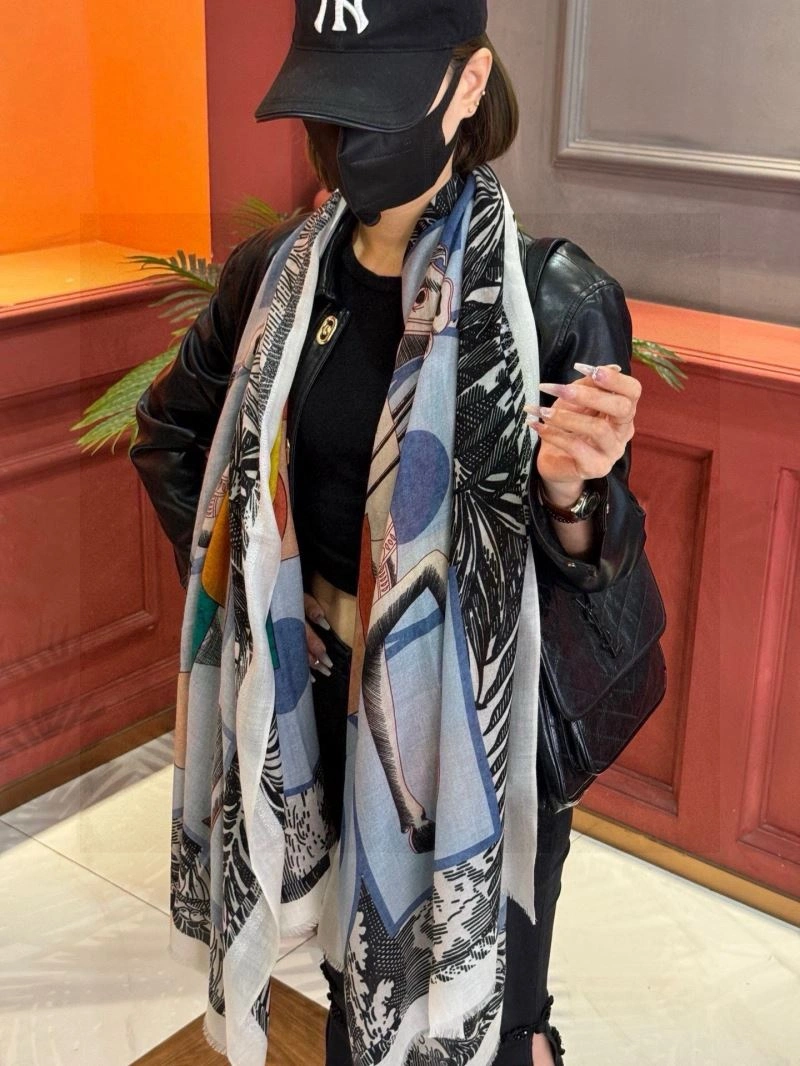 Low-cost Hermes Scarf