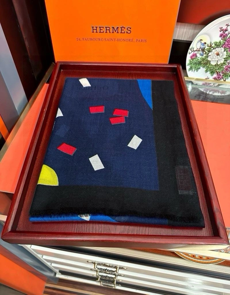 Low-cost Hermes Scarf