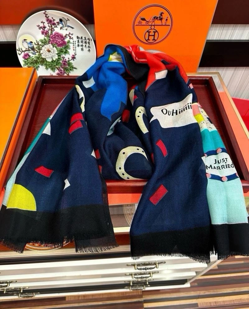 Low-cost Hermes Scarf