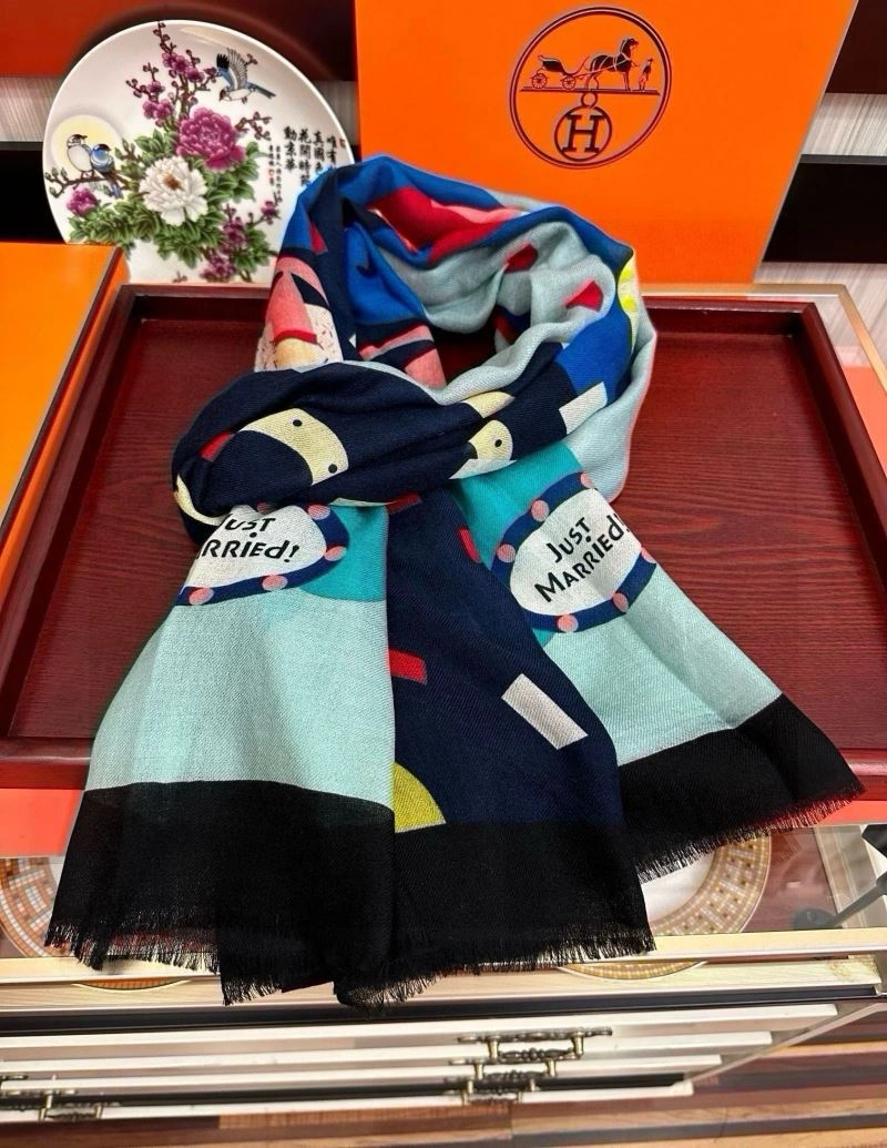 Low-cost Hermes Scarf