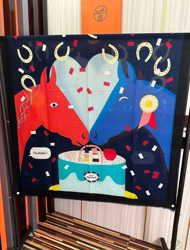 Low-cost Hermes Scarf