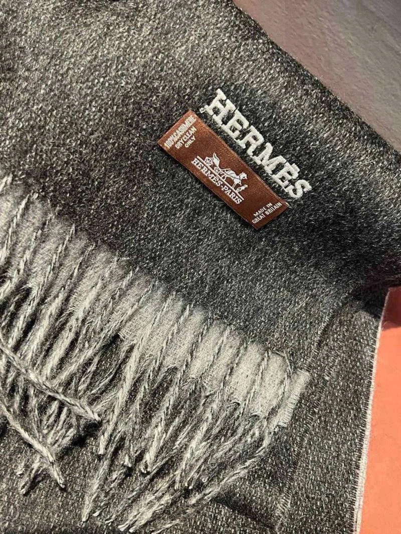 Indistinguishable Hermes Scarf