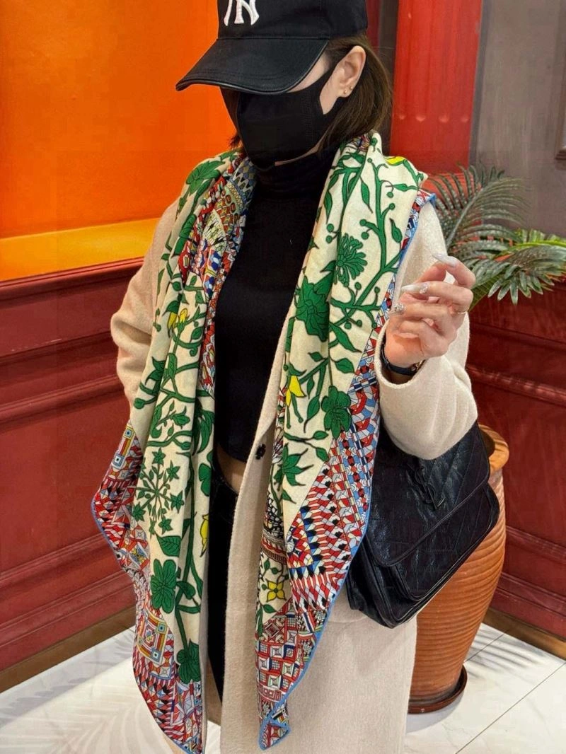 Top mirror Hermes Scarf