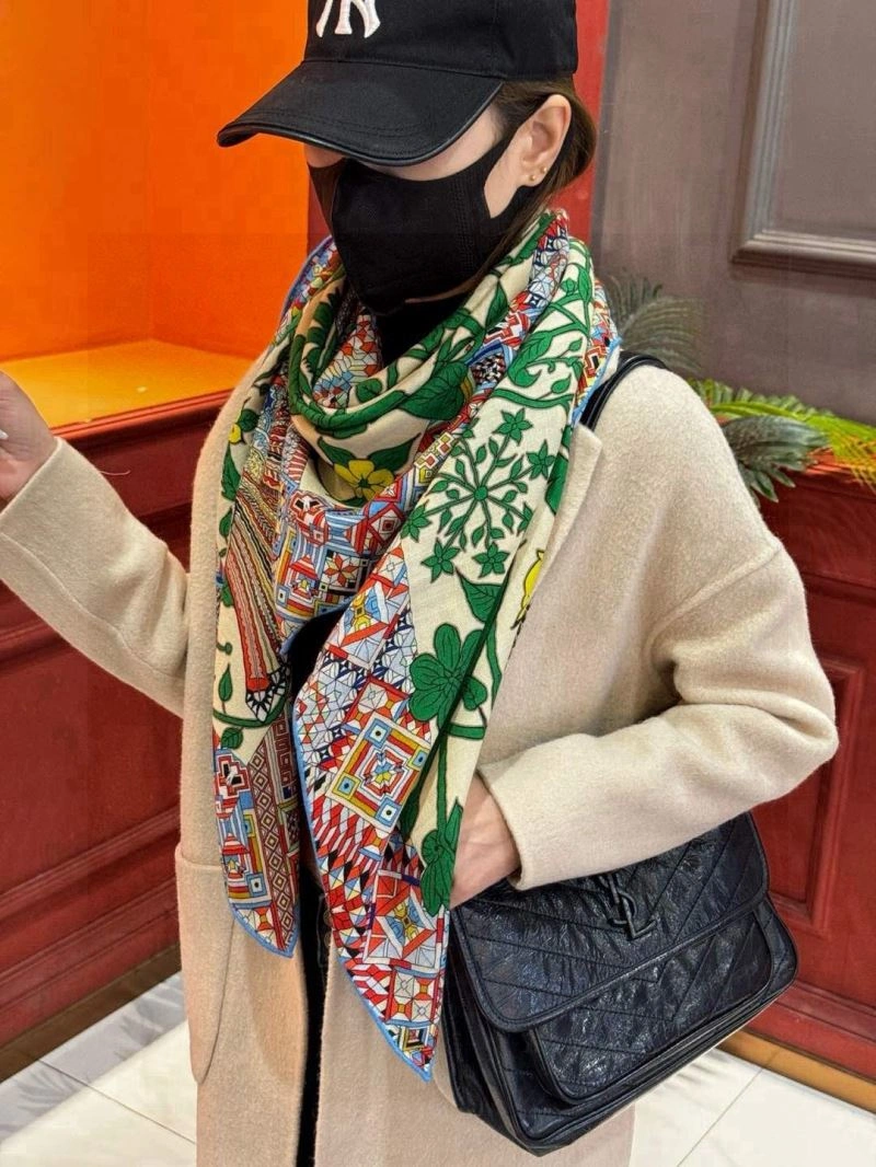 Top mirror Hermes Scarf