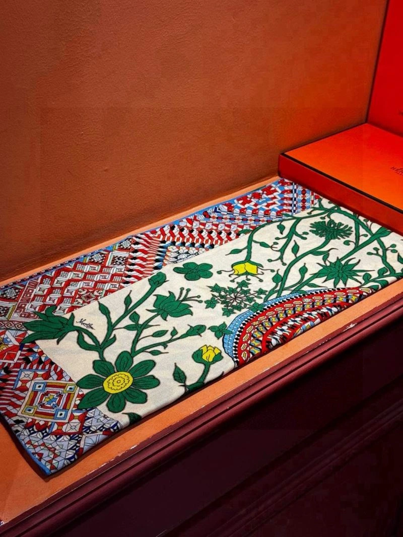Top mirror Hermes Scarf
