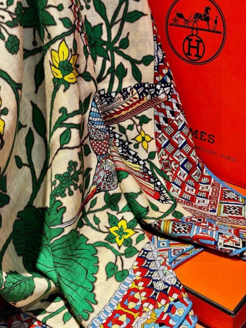 Top mirror Hermes Scarf