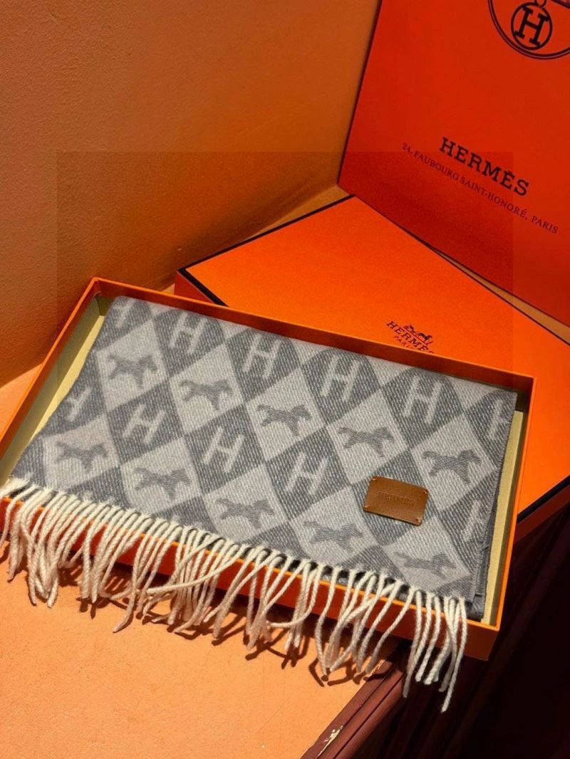 Indistinguishable Hermes Scarf