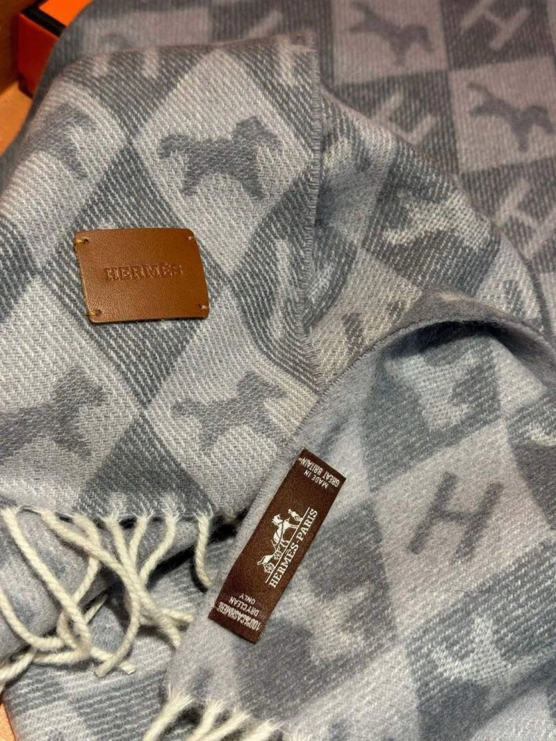 Indistinguishable Hermes Scarf