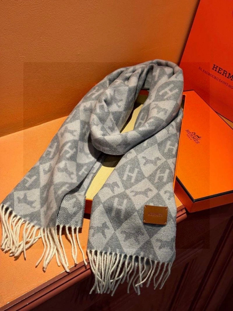 Indistinguishable Hermes Scarf