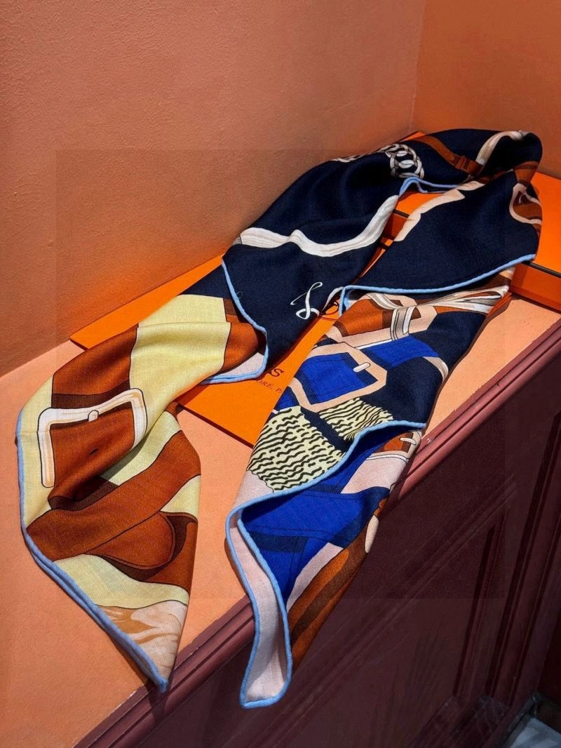 Indistinguishable Hermes Scarf