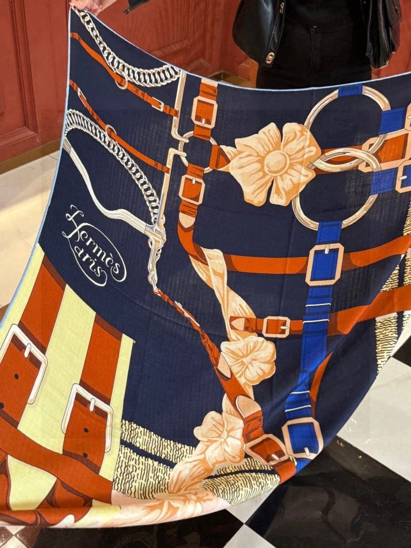 Indistinguishable Hermes Scarf