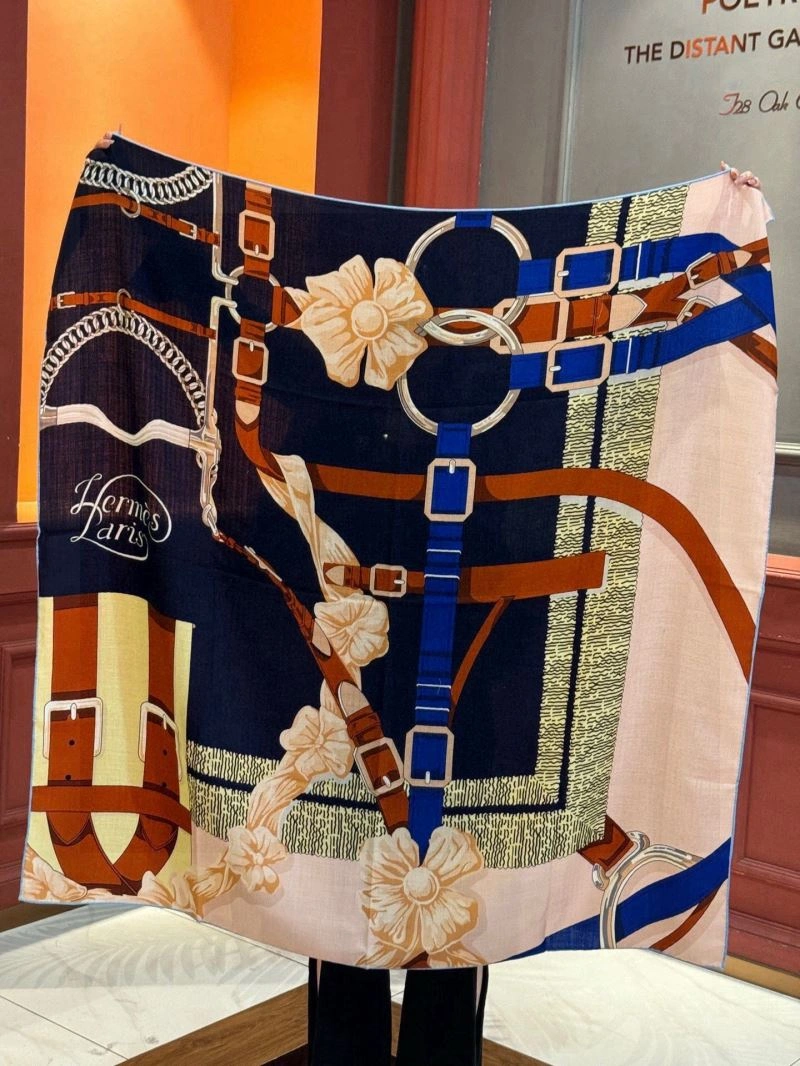 Indistinguishable Hermes Scarf