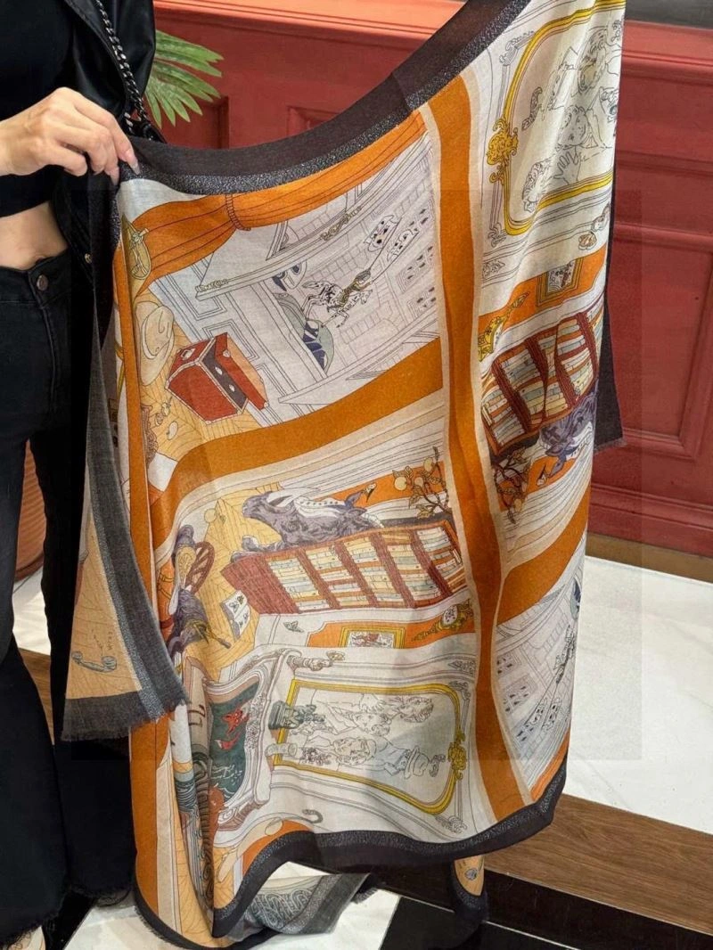 Accurate model Hermes Scarf