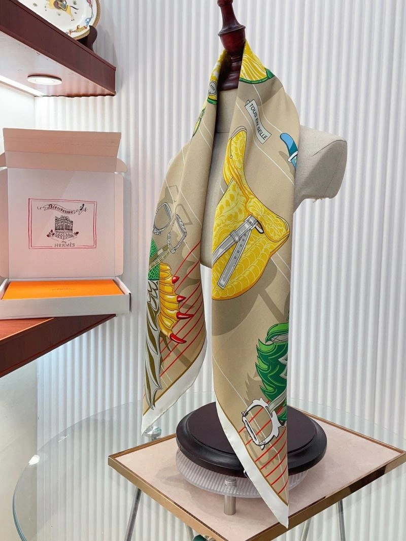 Low-cost Hermes Scarf