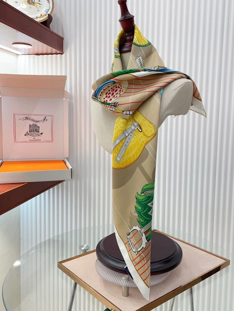 Low-cost Hermes Scarf