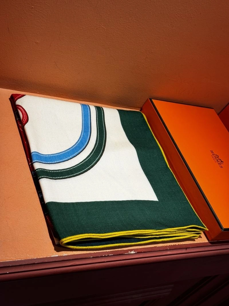 Accurate model Hermes Scarf