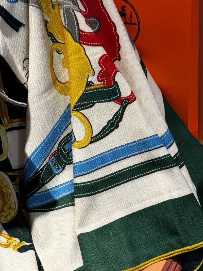 Accurate model Hermes Scarf