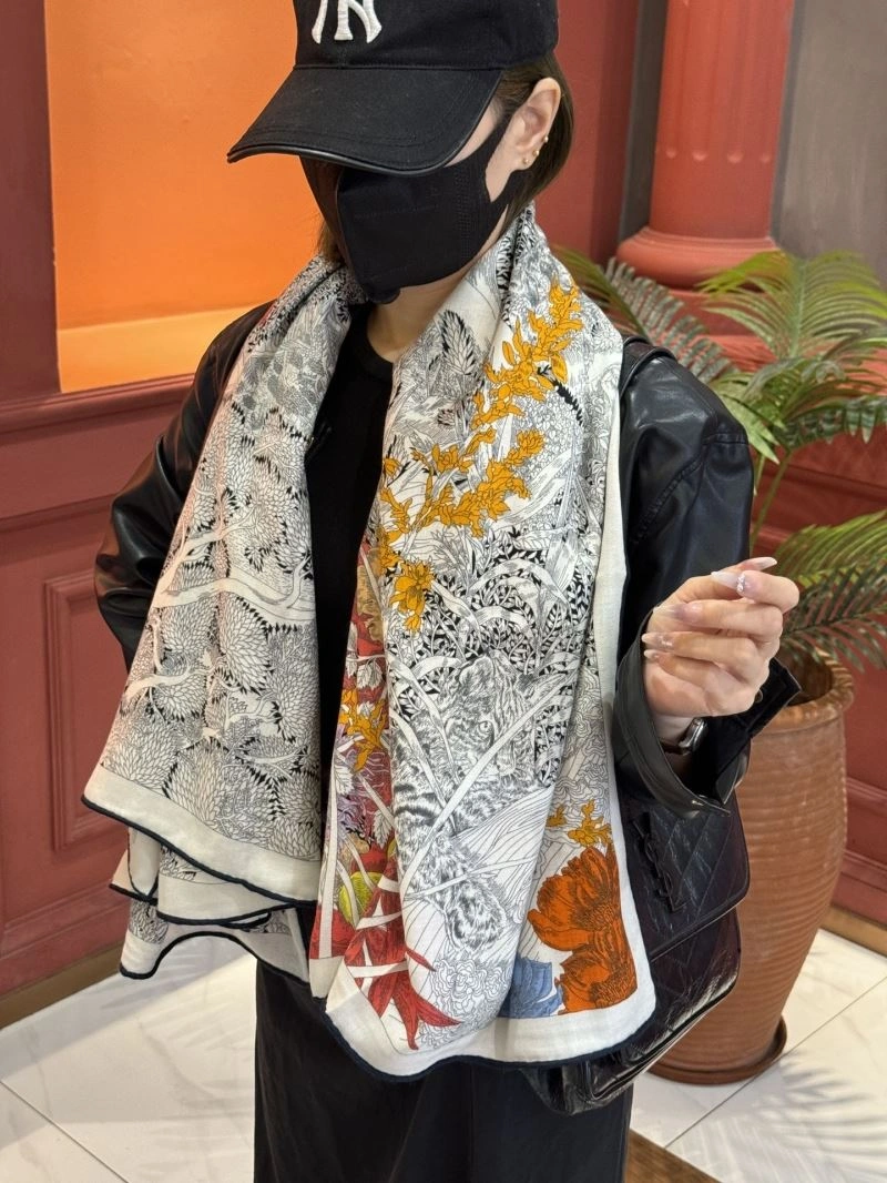 Low-cost Hermes Scarf