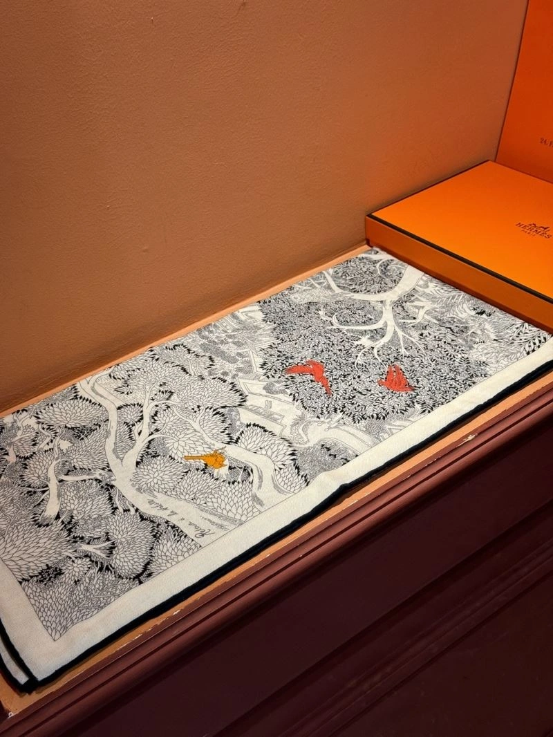 Low-cost Hermes Scarf