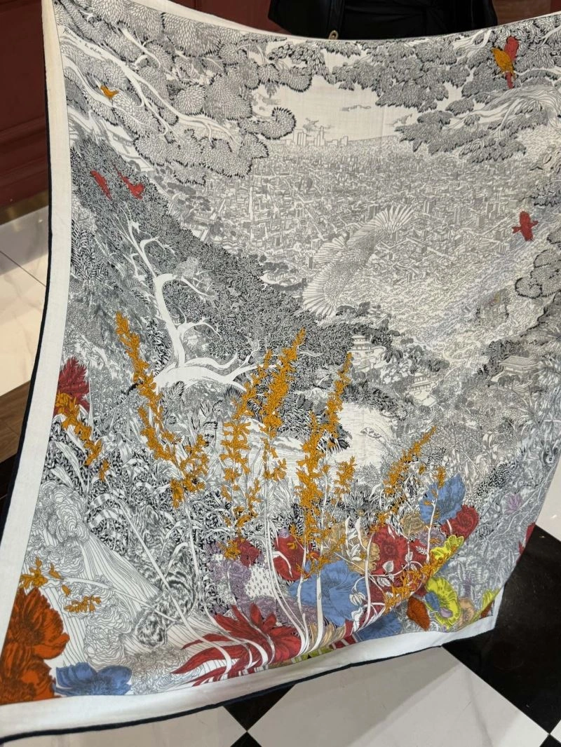 Low-cost Hermes Scarf