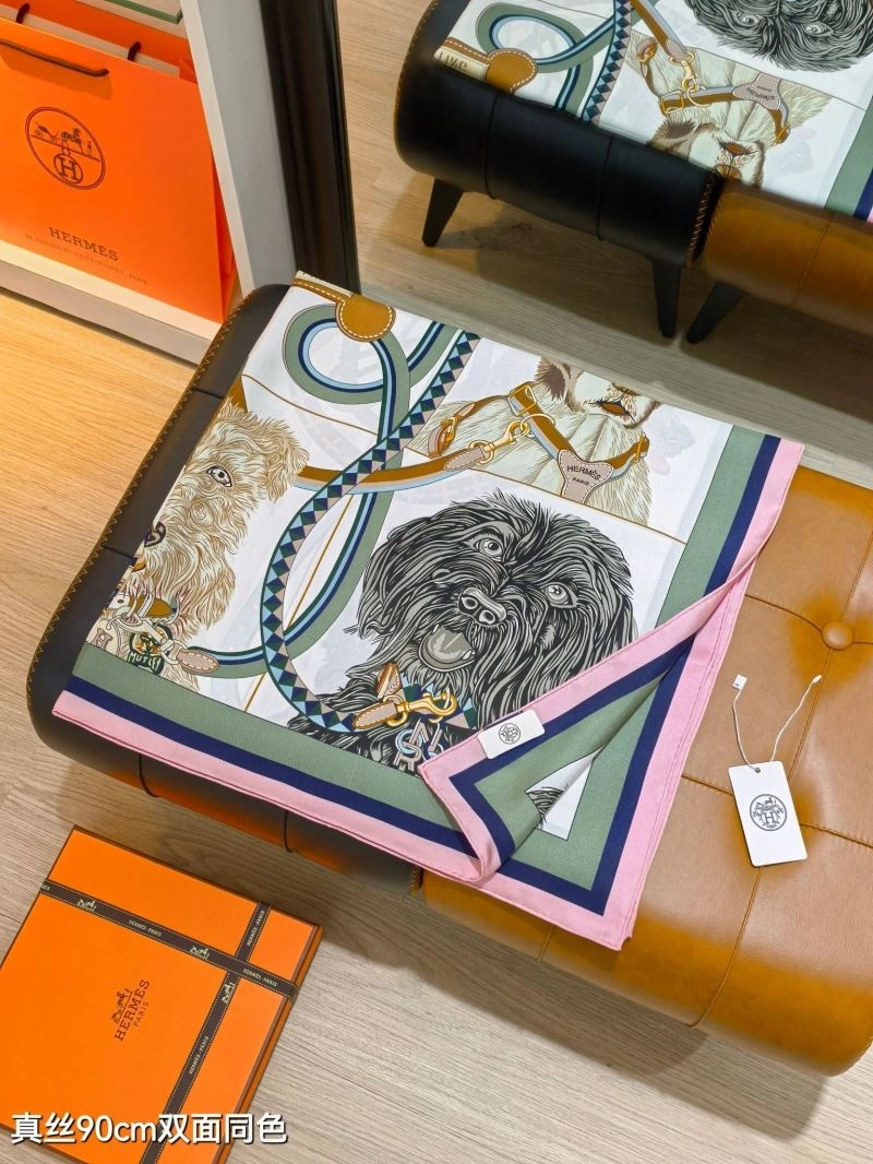 Low-cost Hermes Scarf