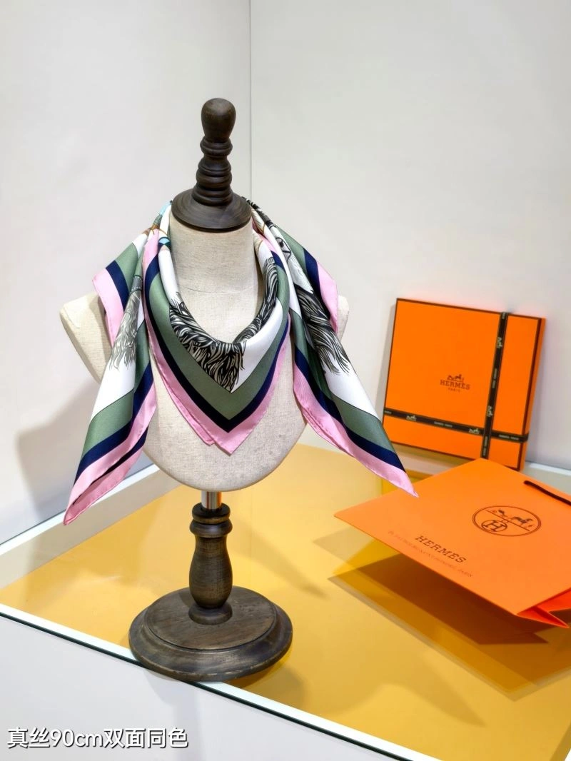 Low-cost Hermes Scarf