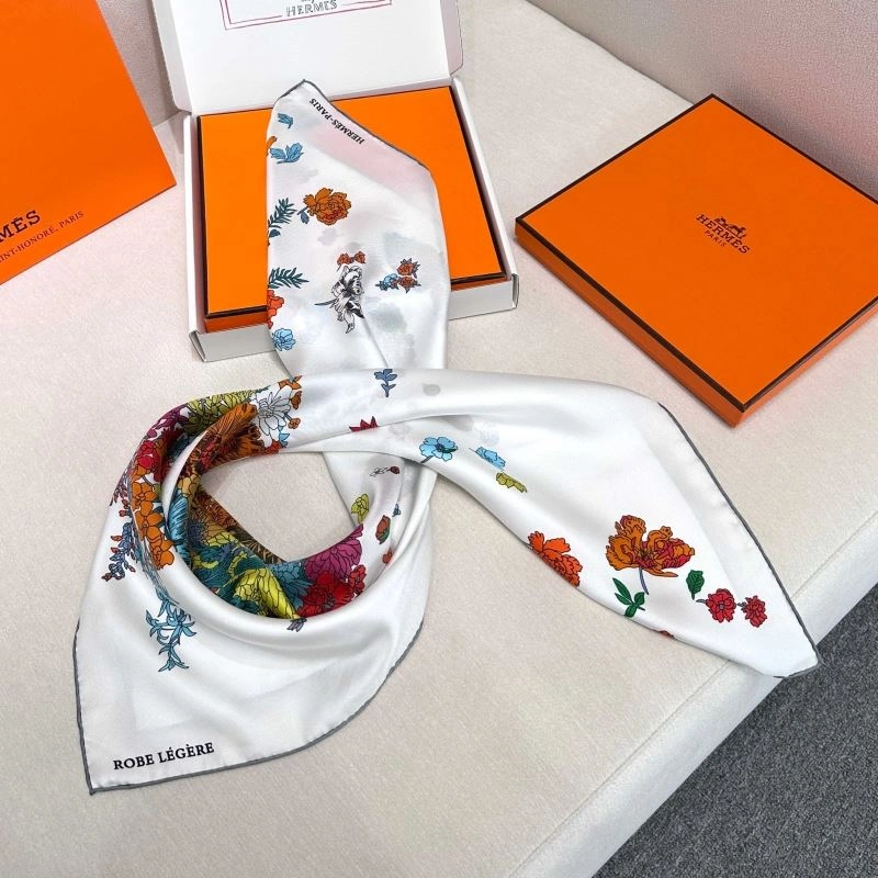 Indistinguishable Hermes Scarf