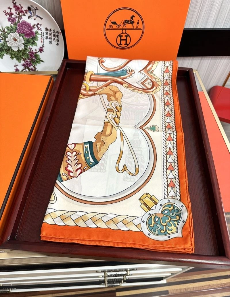 Indistinguishable Hermes Scarf