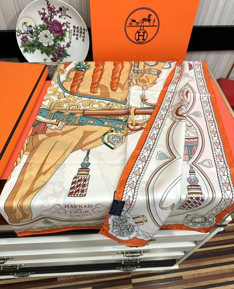 Indistinguishable Hermes Scarf