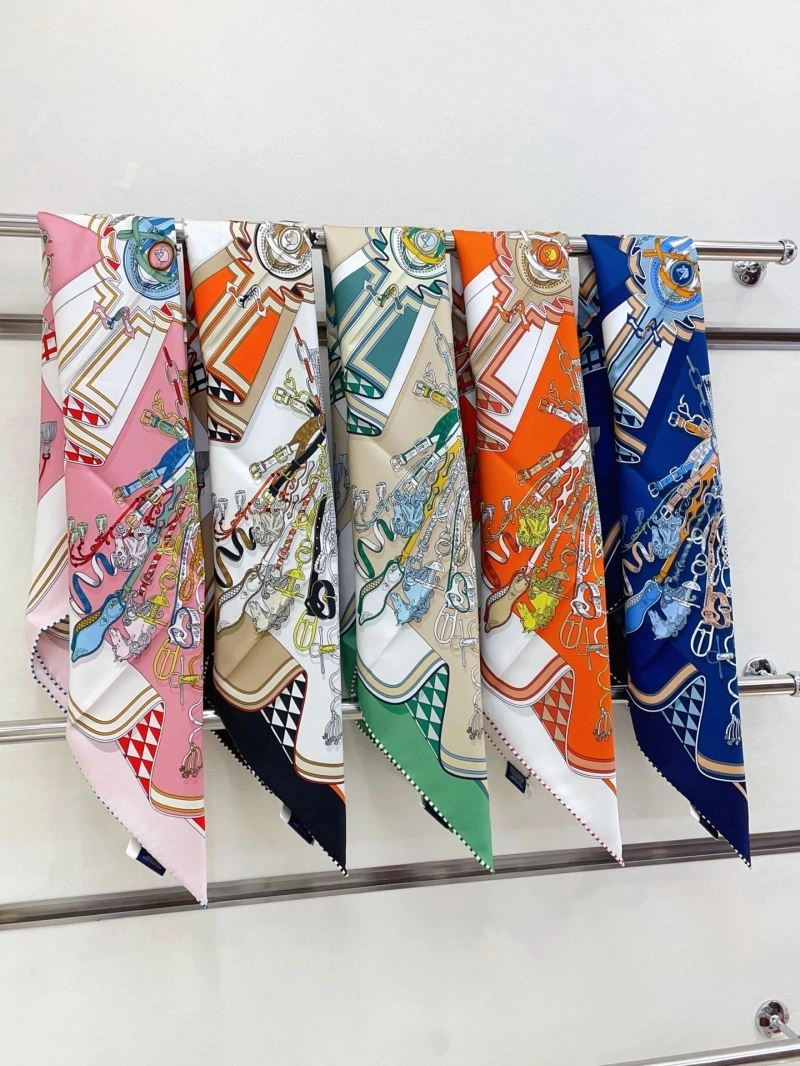 Accurate model Hermes Scarf