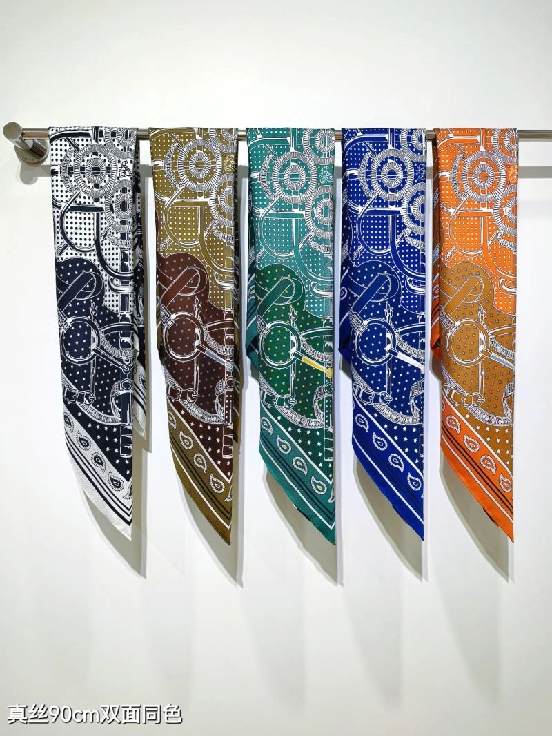 Accurate model Hermes Scarf