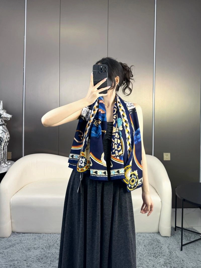 Indistinguishable Hermes Scarf