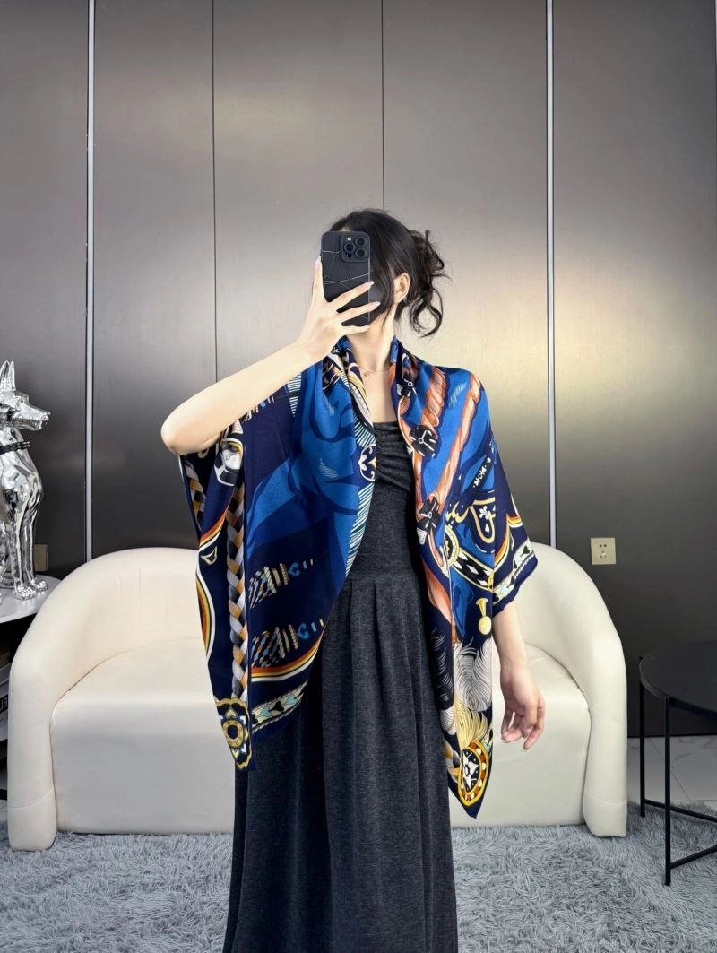 Indistinguishable Hermes Scarf