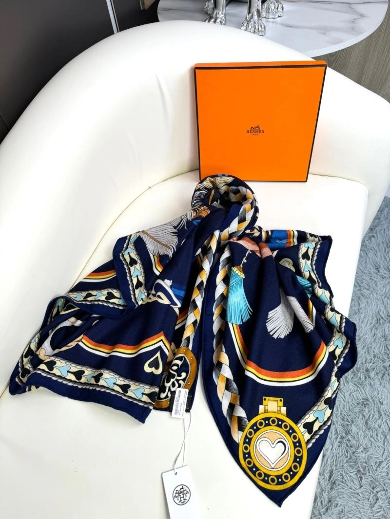 Indistinguishable Hermes Scarf