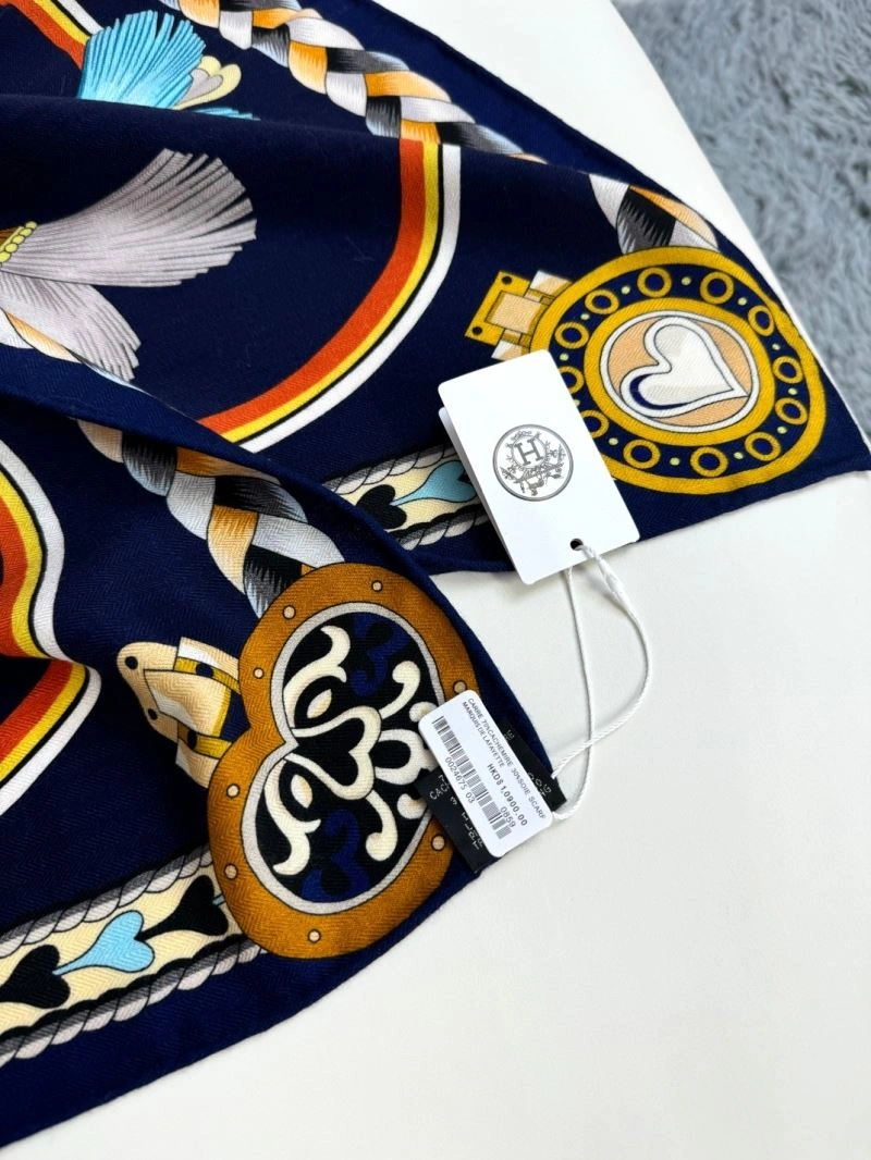 Indistinguishable Hermes Scarf