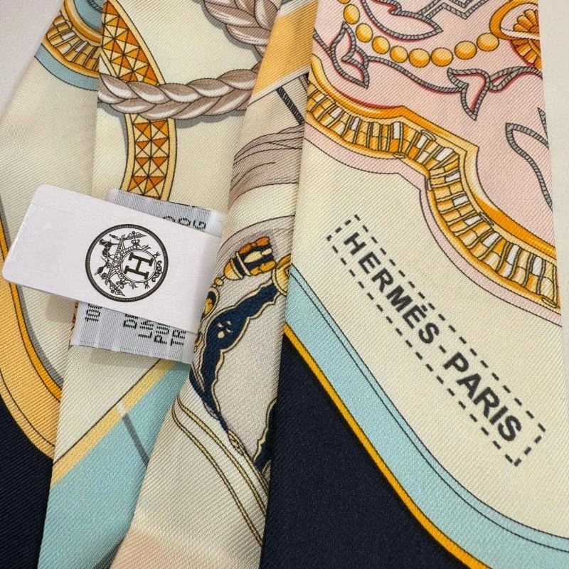 Indistinguishable Hermes Silk