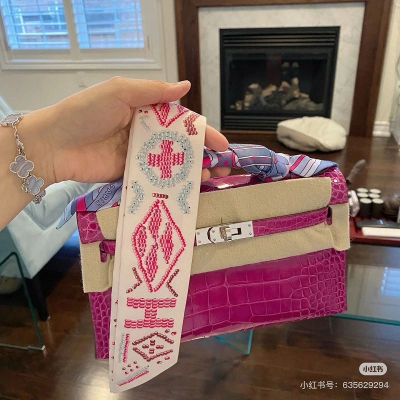 Accurate model Hermes Silk