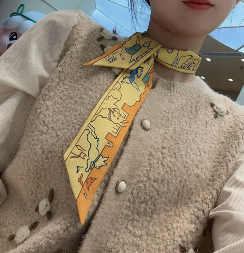 Exact replica Hermes Silk