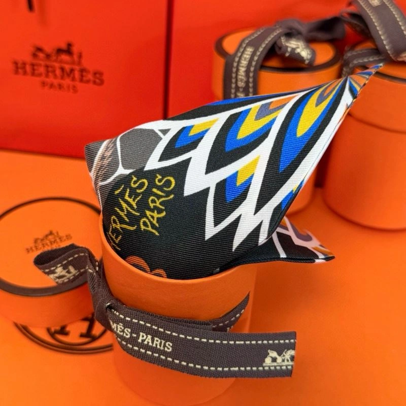 Exact replica Hermes Silk
