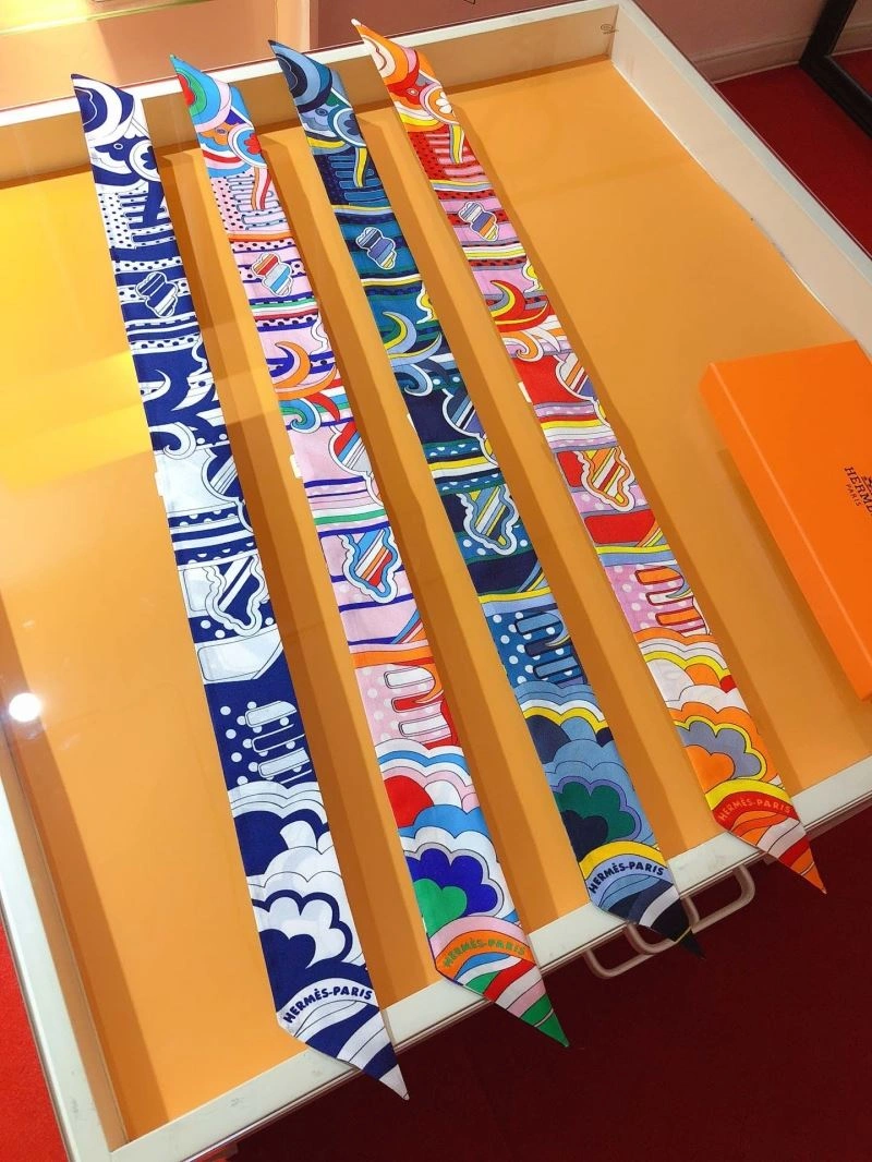 Accurate model Hermes Silk