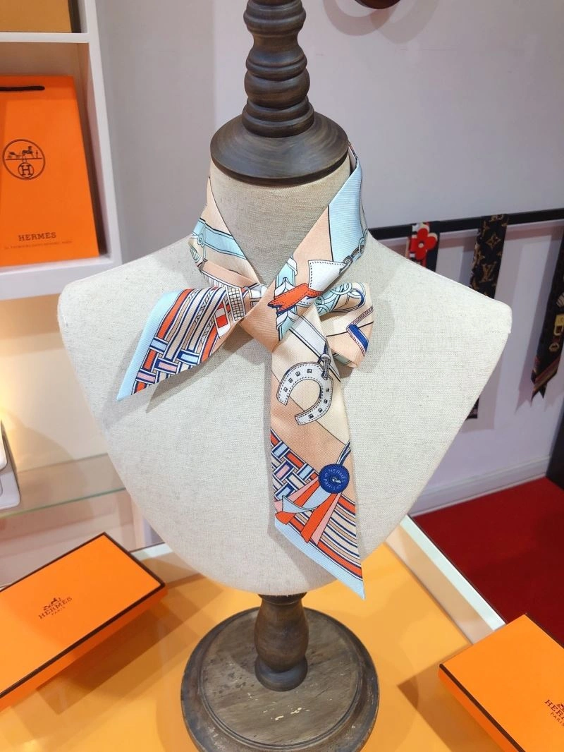 Exact replica Hermes Silk