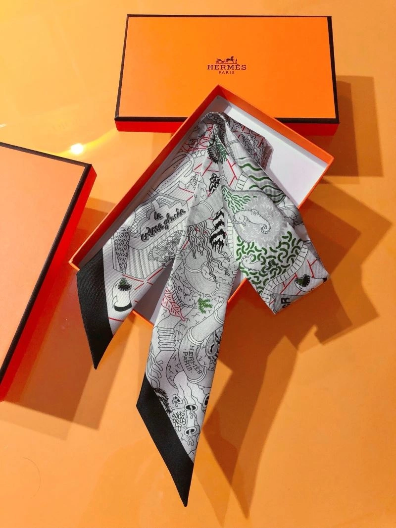 Exact replica Hermes Silk